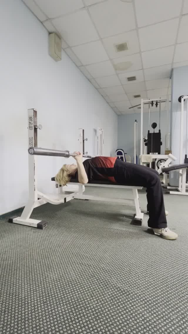 Жим лёжа со штангой широким хватом