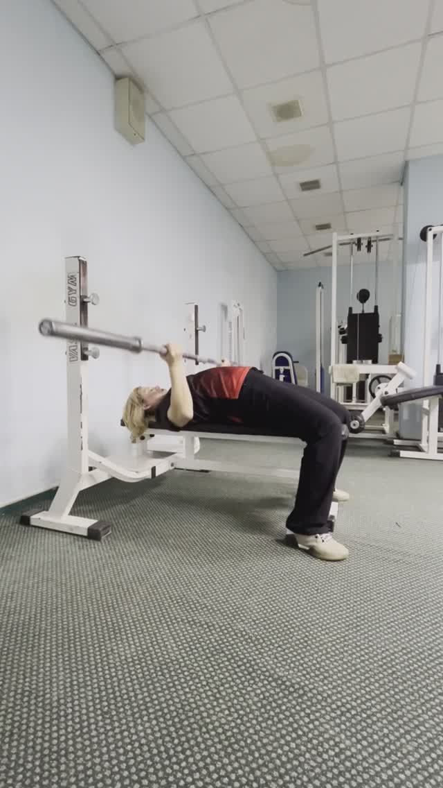 Жим лёжа со штангой средним обратным  хватом