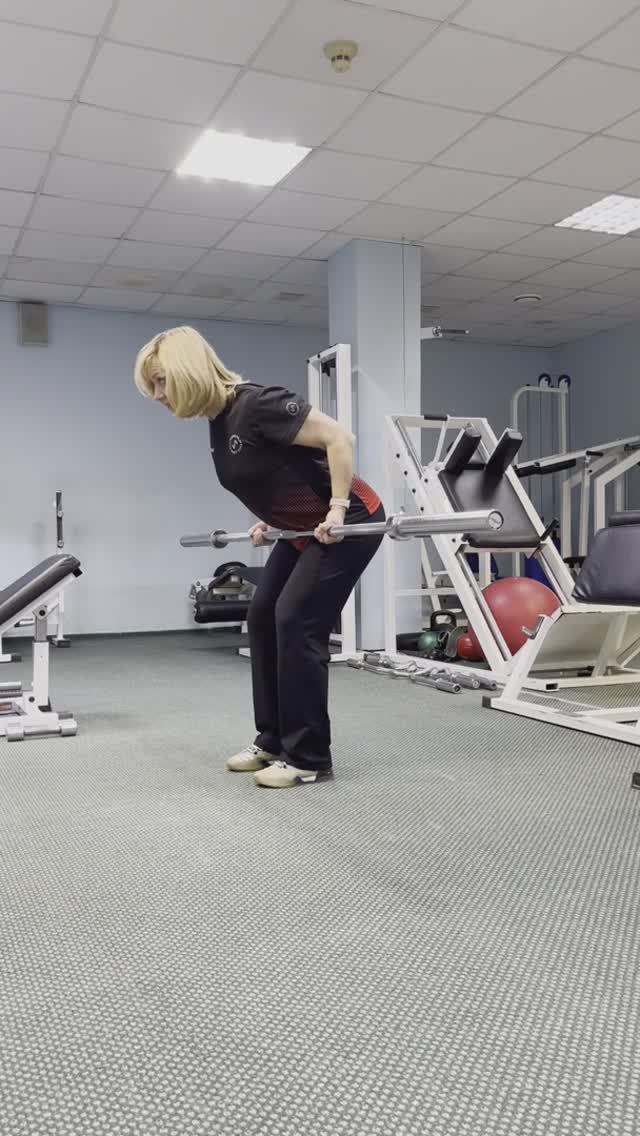 Тяга к поясу стоя в наклоне обратным хватом