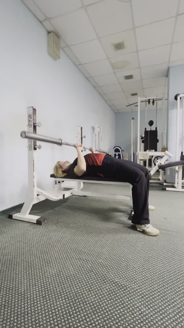 Жим лёжа со штангой узким хватом