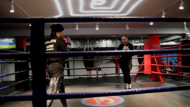 Тренировка девушек-боксёров в Школе бокса "Ударник" г. Чехов