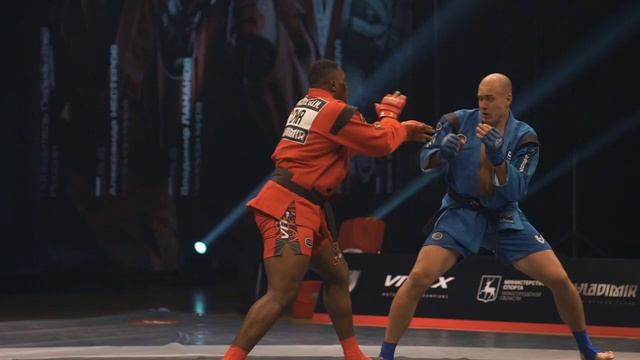 САВКИН vs МАКСВЕЛЛ