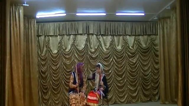 Бабули на скамейке