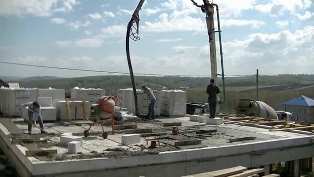 Как построить дом. Заливка монолитного пояса.