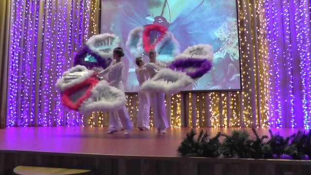 Новогодний праздник  - "Мешок сюрпризов"   танец "Райские птицы"