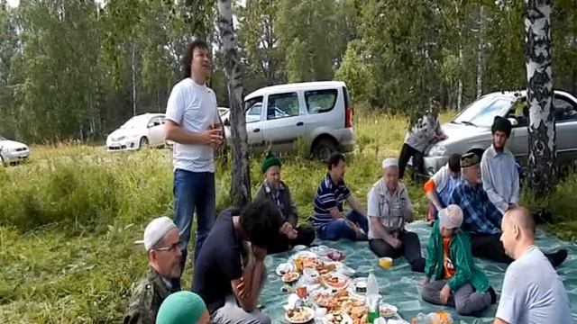 Илсур Тайсин Белорет районы Аҙналы ауылы янында Әхмәтшәриф әүлиәнең ерләнгән еренә аяҡ баҫҡан.