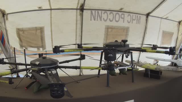 Беспилотники на выставке трофейной техники