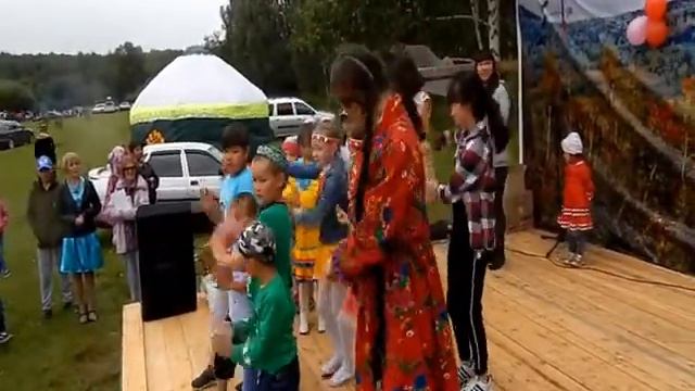 Белорет районы Хөсәйен ауылының Мәхмутовтар шәжәрәһендә Флешмоб