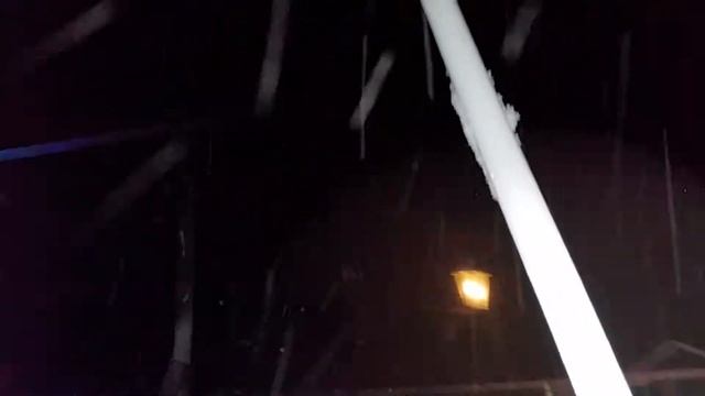 Газоразрядная лампа и СВ радиостанция.