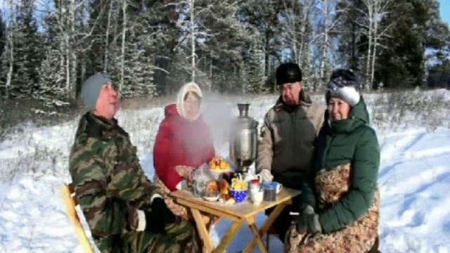 С Новым годом !   на природе с самоваром