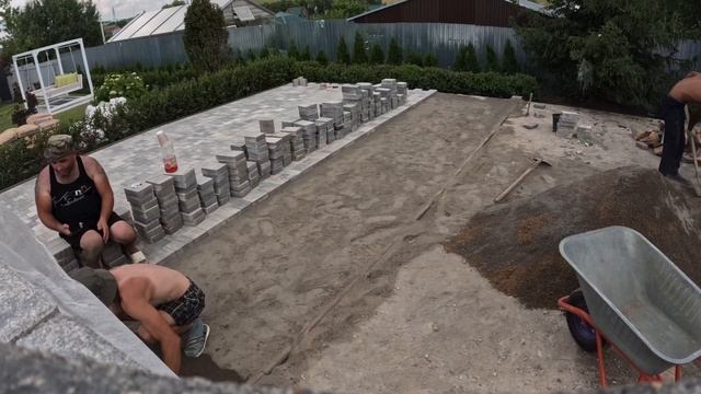 Укладка тротуарной плитки за 40 секунд