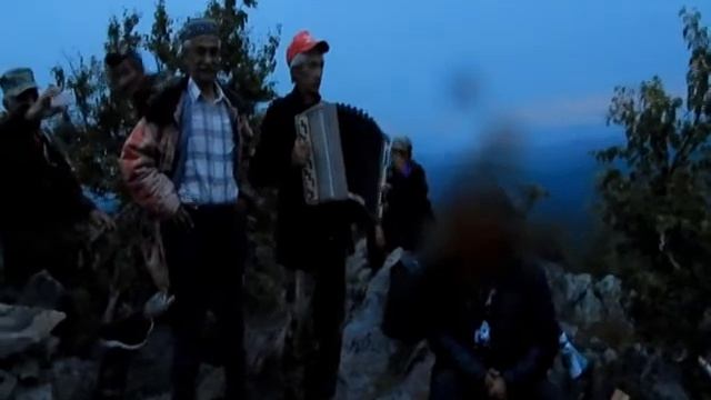 Выпускники 1979 года Шигаевской школы 10 "Б" класс запустили фейервек  с горы Арвяк Рязь