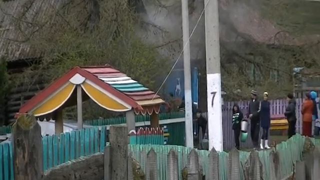 Дружные жильцы села Уткалево потушили пожар