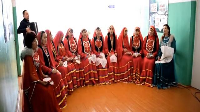 Кис ултырып ҡыҙҙар сигеү сигә