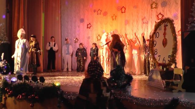 Новогодний праздник для воспитанников РЦ - "Сказочные часы" часть 2