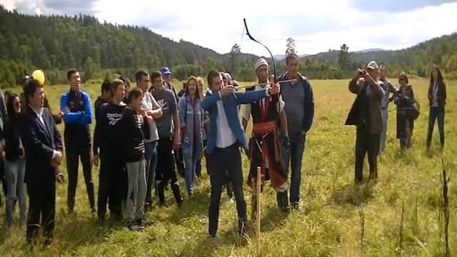 Лучники и желающие попасть в мишень