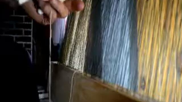 Первый ряд крепежа края нитей