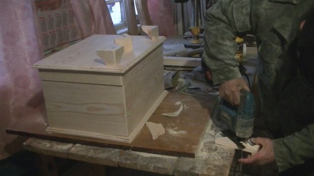 Крепление  ножек ящика вместе с днищем