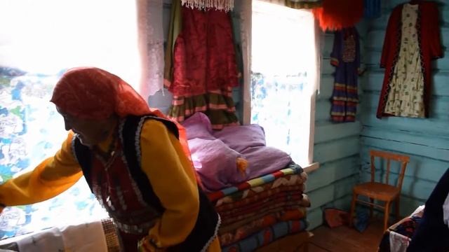 8 класс уҡыусылары  һәм класс етәкселәре Нурсилә Фәтих ҡыҙы башҡорт өйөндә