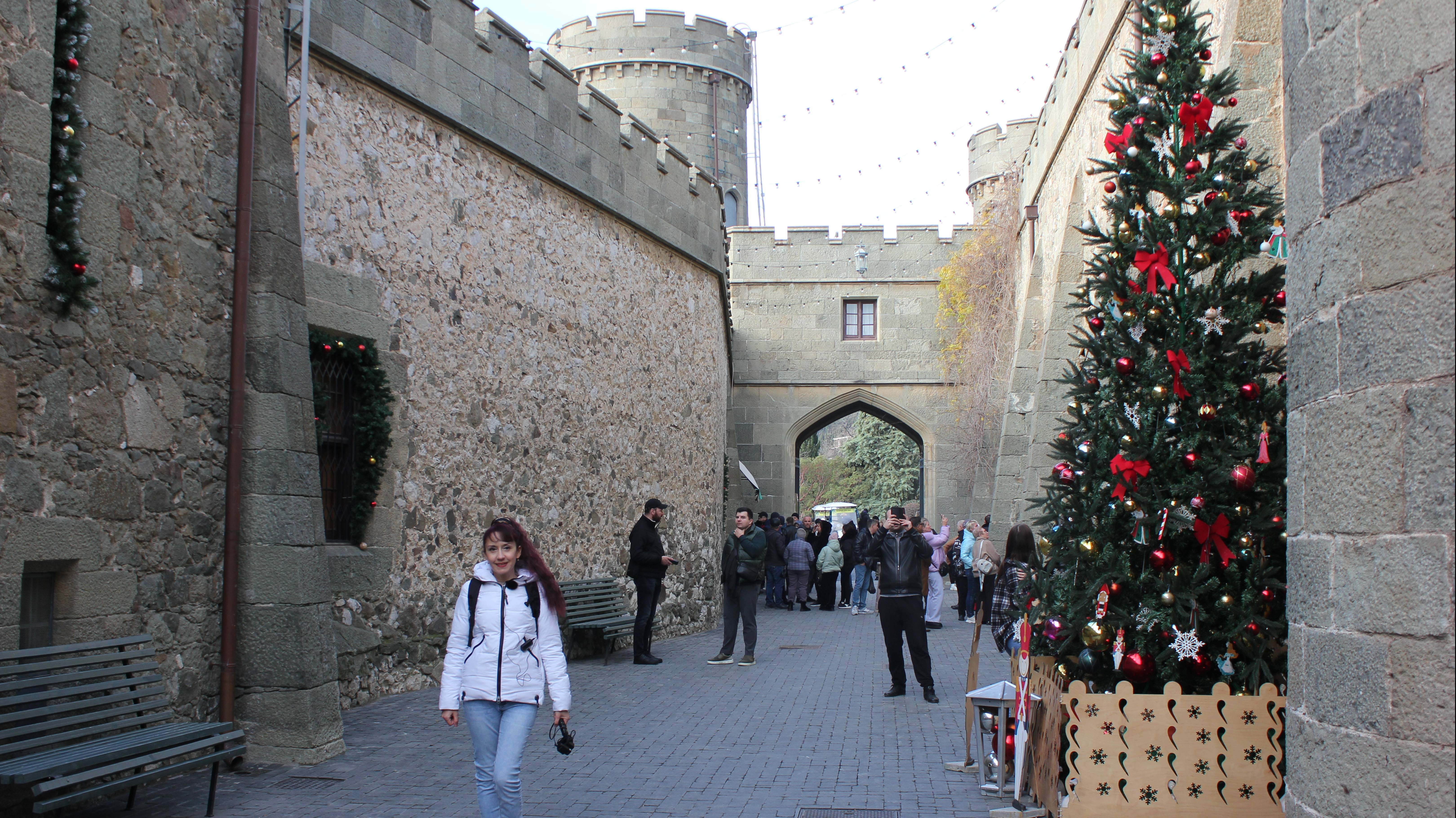 Новогодние каникулы в Ялте. Где побывать в Крыму на Новый год? Прогулка к Воронцовскому дворцу.