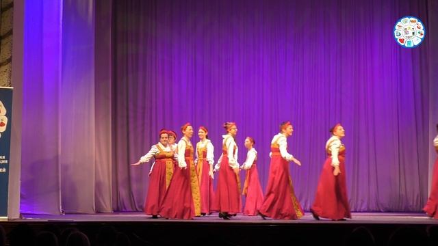 Музыка оборвалась, танец продолжался...