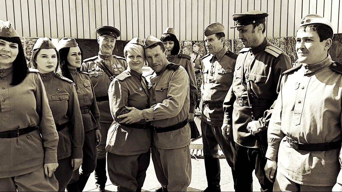 Журавли. Песню исполняет Ян Френкель.