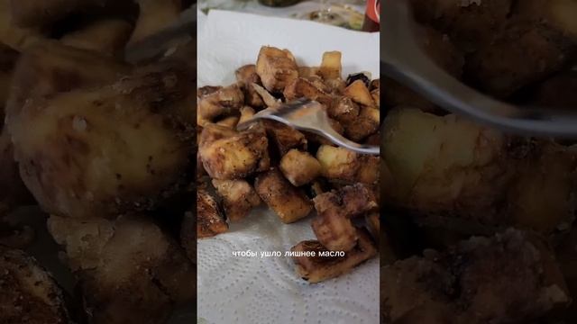 Салат с хрустящими баклажанами, который покорит вас 💚