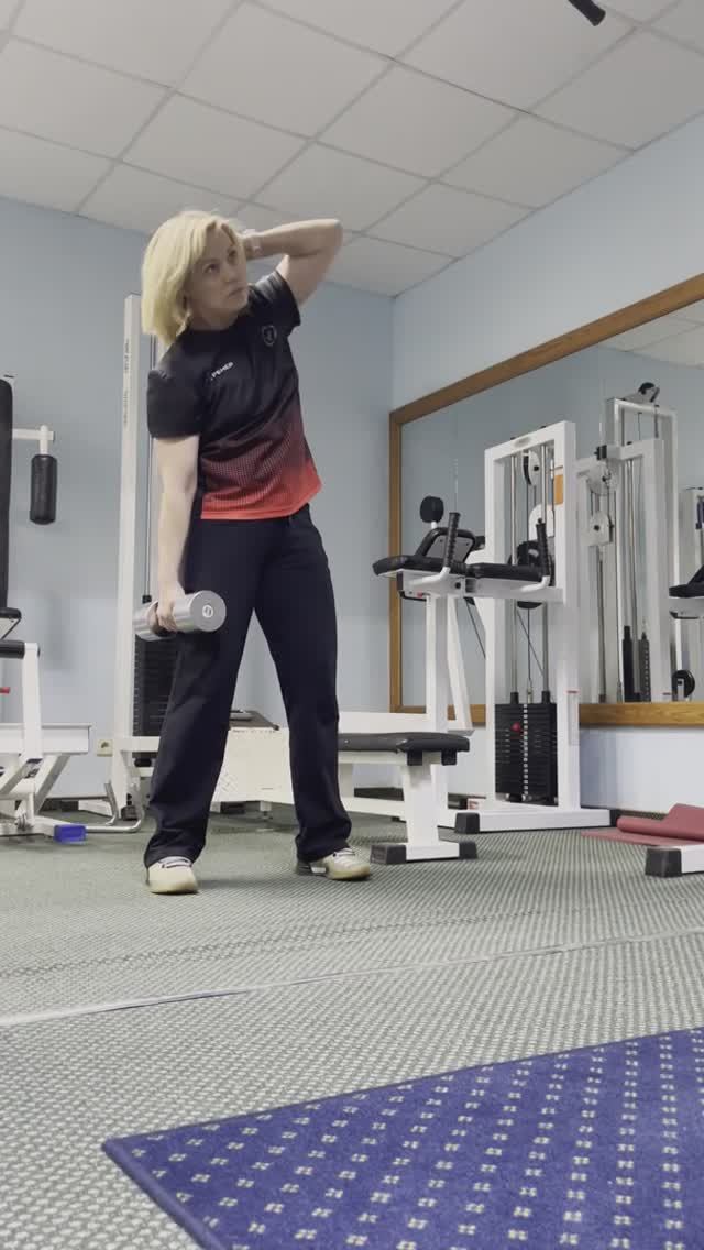 "Маятник" стоя с гантелей