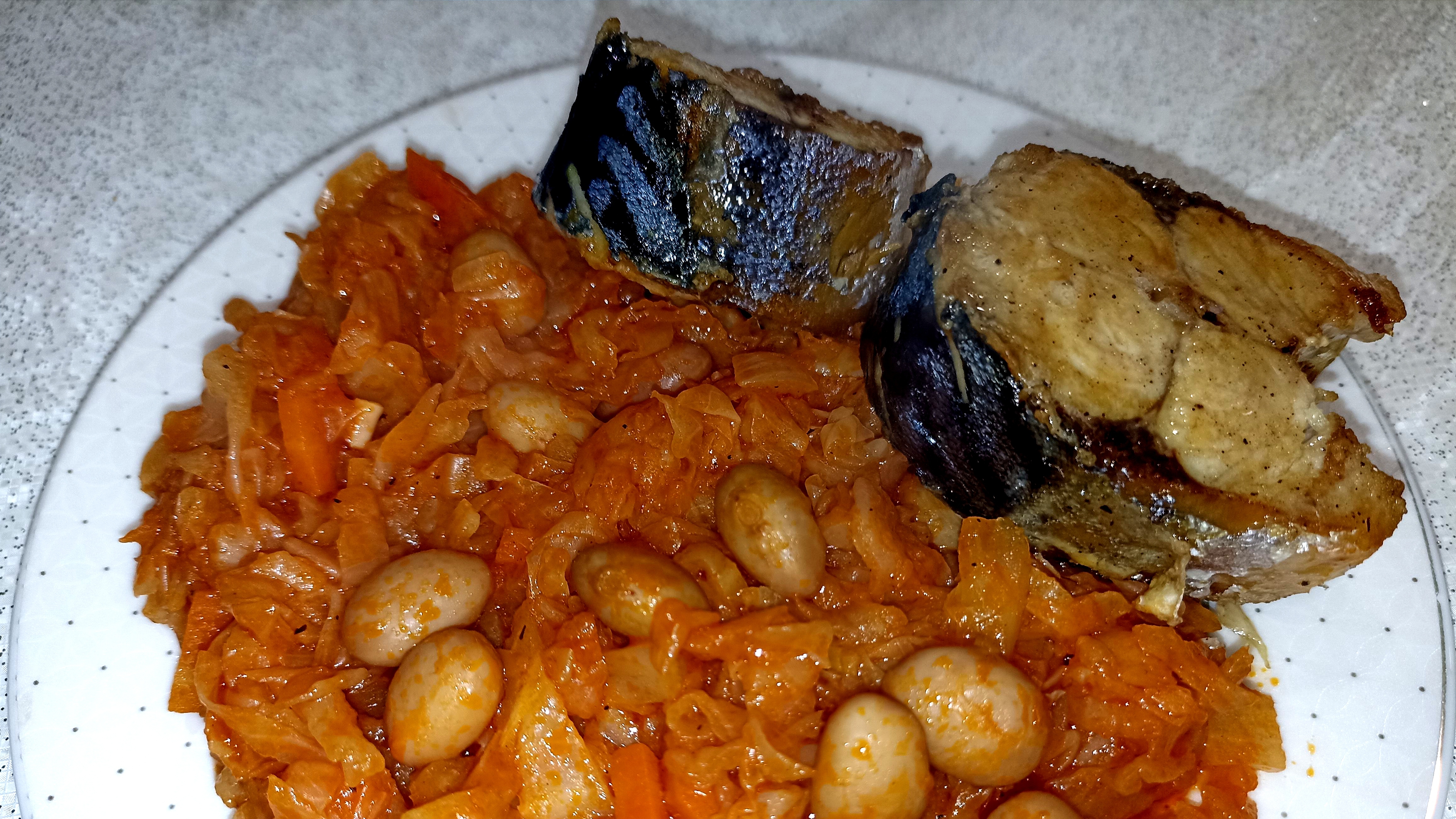 Капуста тушеная с фасолью