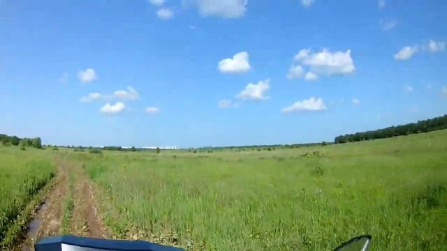 Лайтовая покатушка на квадрике. Немного скорости, грязи, преодоление брода.Проходим обкатку.