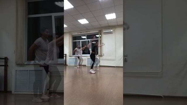 Силовая тренировка с одной гантелей 2 кг.! Ноги, руки, спина! Фрагмент.