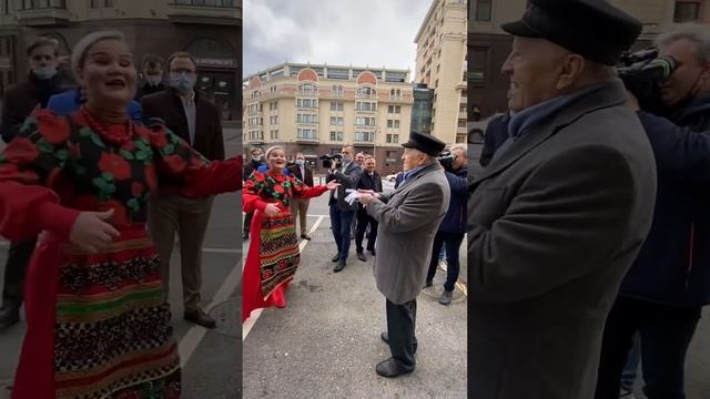 ЖИРИНОВСКИЙ ТАНЦУЕТ В 75 ЛЕТ ТЕАТР ПЕСНИ «ЯР» поздравляет юбиляра! #театрпеснияр #жириновский #топ