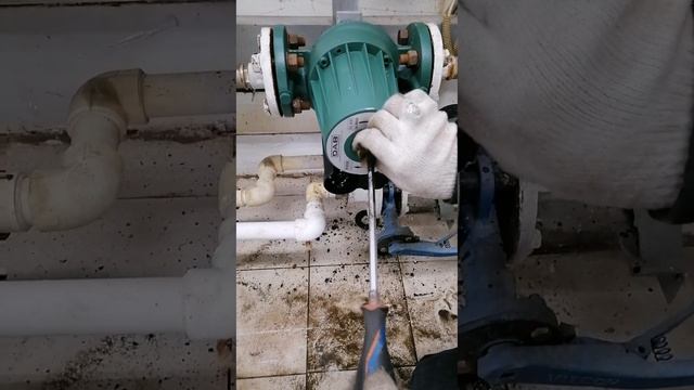 Стравить воздух из насоса при первом пуске