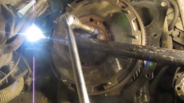 Демонтаж двухмассового маховика Land Rover Defender TD5 #1