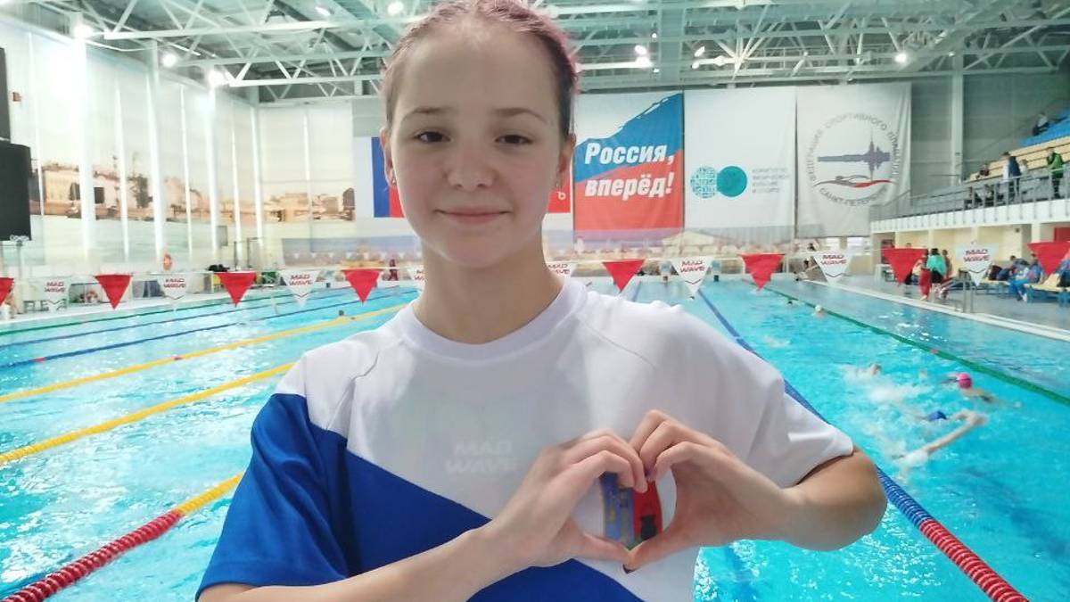 ЮРКИНА Златаслава (2011г.р.), 100 н/с. СШ Кронштадтского р-на (8 дорожка) 1:08.47