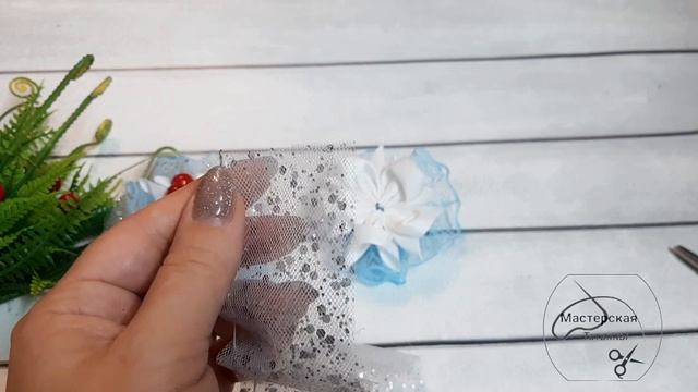 МК. Новогодние бантики с ягодкой.