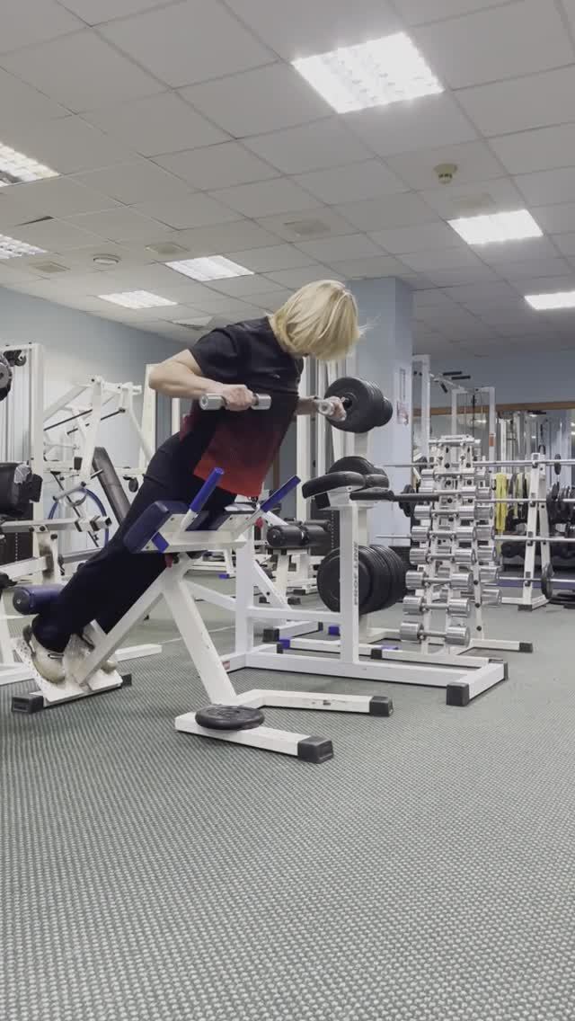 Гиперэкстензия с гантелями