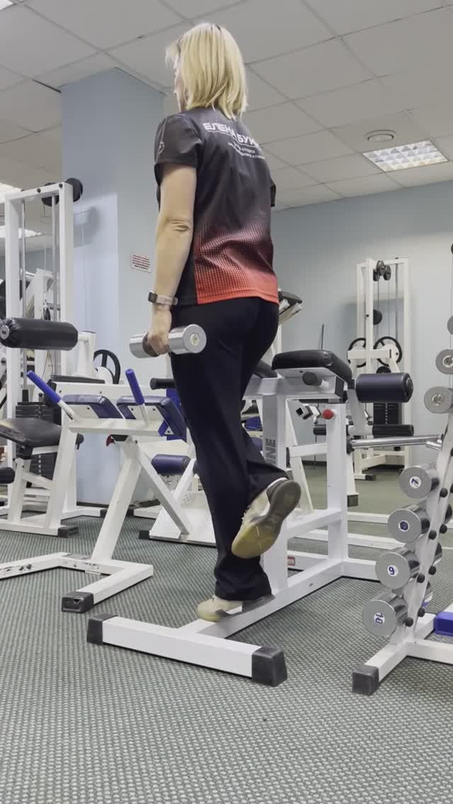 Подъём на носок стоя на одной ноге