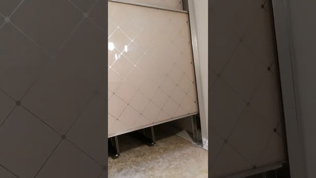 Работа доводчика на шкафах купе