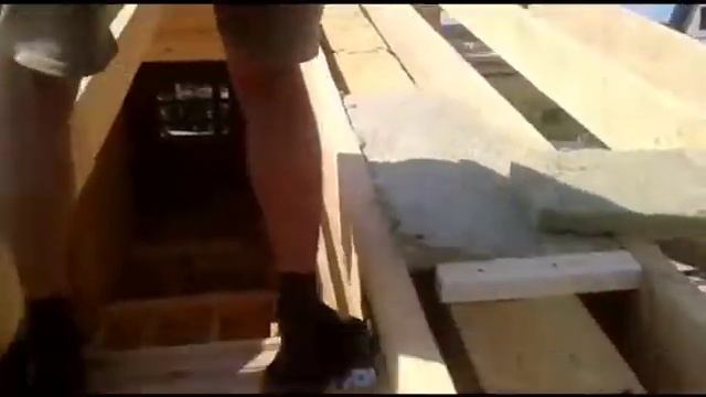 Утепляем фронтоны кровли.