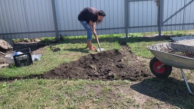 КУПИЛА ЗАБРОШЕННУЮ ДАЧУ/УБОРКА ДАЧНОГО УЧАСТКА/ПЛОЩАДКА ДЛЯ ГАЗОНА/СЕЮ ГАЗОН/САМА ДОБЫВАЮ ЩЕБЕНЬ/