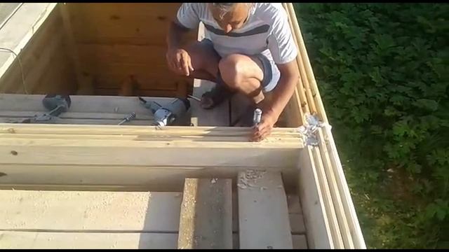 В процессе строительство выгнуло брус ( вертолетом)