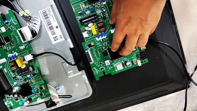 dexp f32f8000c висит на заставке yandex