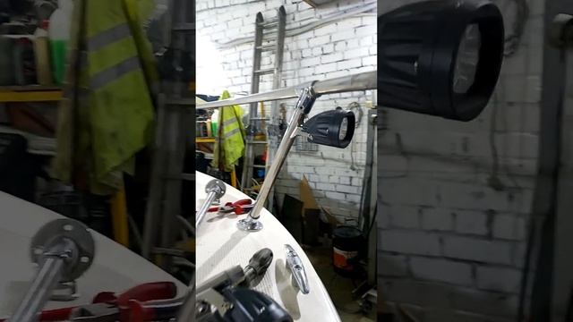 Bayliner 1952 Установка фар и замена герметика на леерах