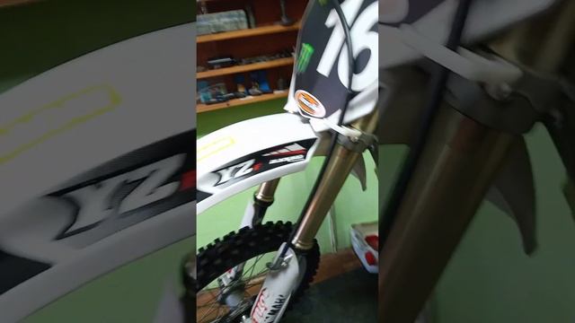 KTM 400  VS  Yamaha 250 motocross