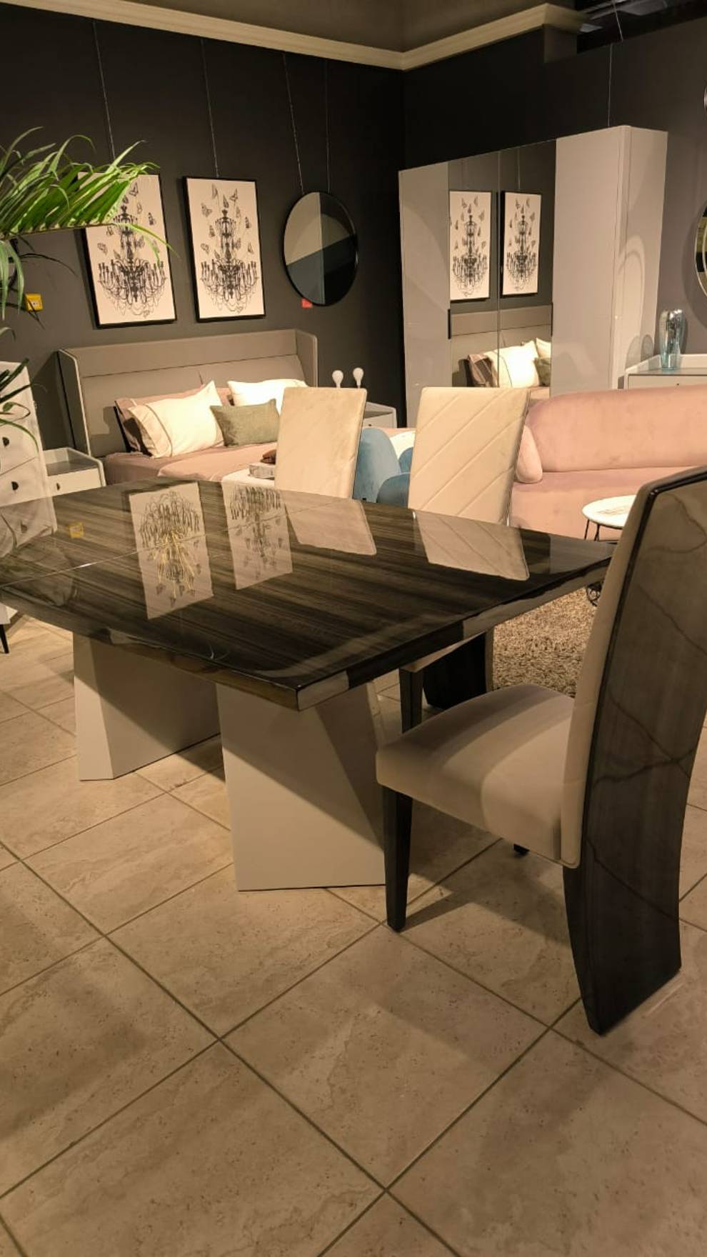 📌 Столовая CLAUDIA обеденный стол со стульями и спальня Naomi: Обзор новинок 2024