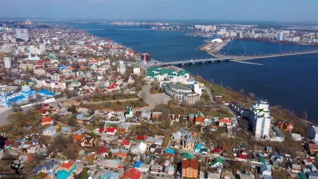 ВГУ, Дворец творчества детей и молодежи, Чернавский мост