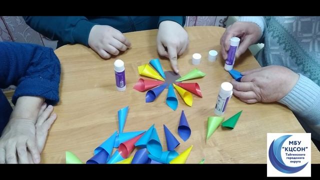 Проект «От сердца к сердцу». Панно из объемных бумажных цветов от Синкевич Елены.