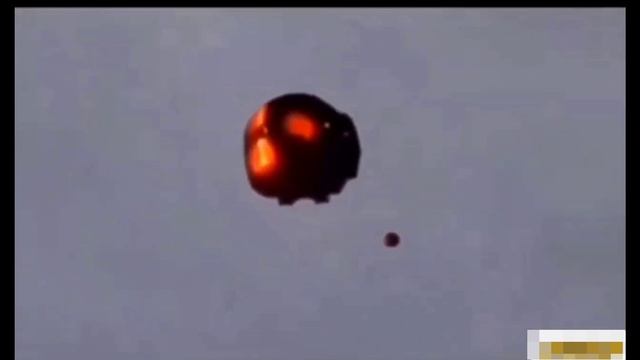 НЛО в отличном качестве сбрасывает более мелкий объект.