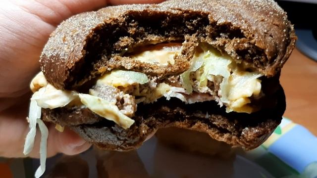 Бургер Арбатский (Новинка) и блинчики муромские обзор Вкусно - и Точка Москва #обзор